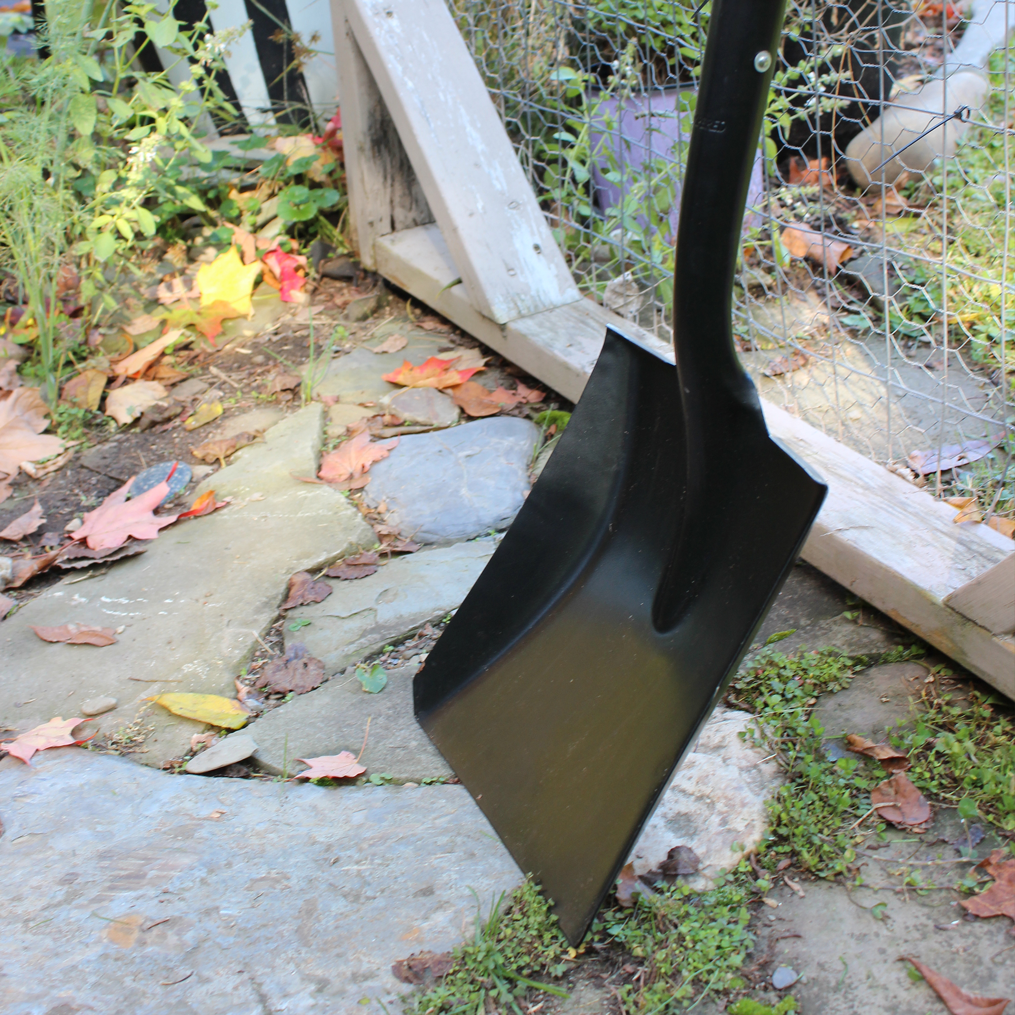 Fiberglass Square Point Shovel – Short Handle – Emsco Group