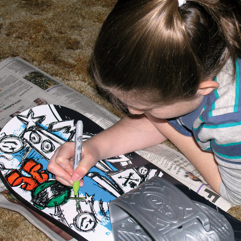 110cm Graffiti Snowboard – Emsco Group
